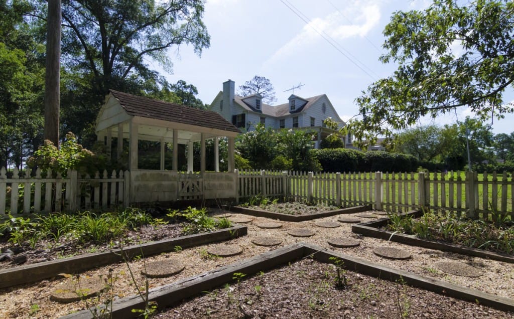 Neel Reid Historic Country Estate on Farm Land Near Atlanta
