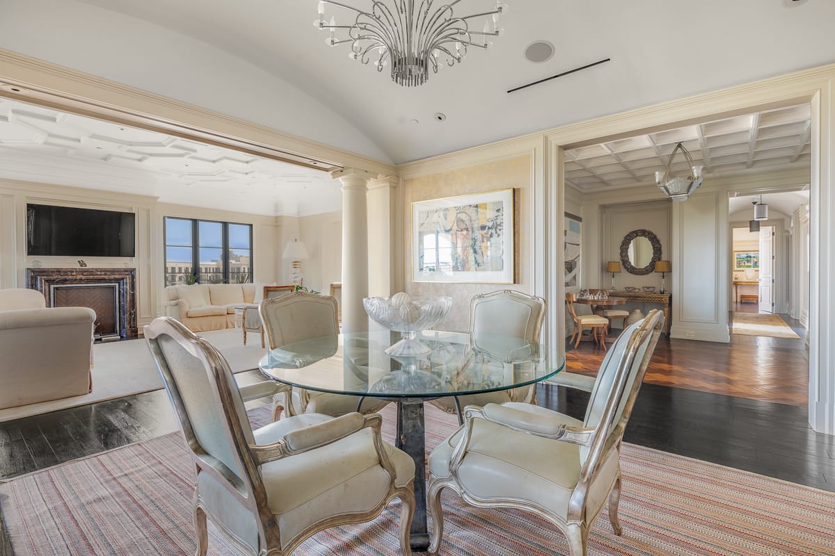 Stunning Home At The St Regis Buckhead - Buckhead